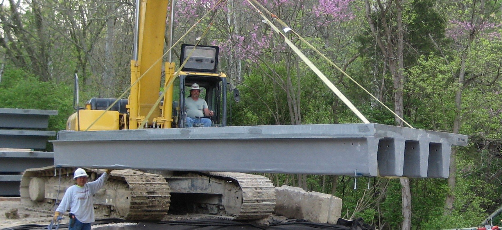 The Advantages of Tee Rail Platforms | Creative Composites Group